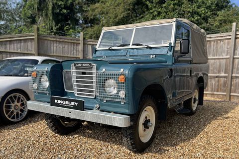 Classic Land Rover 90 and 110 models for sale | Kingsley Defenders