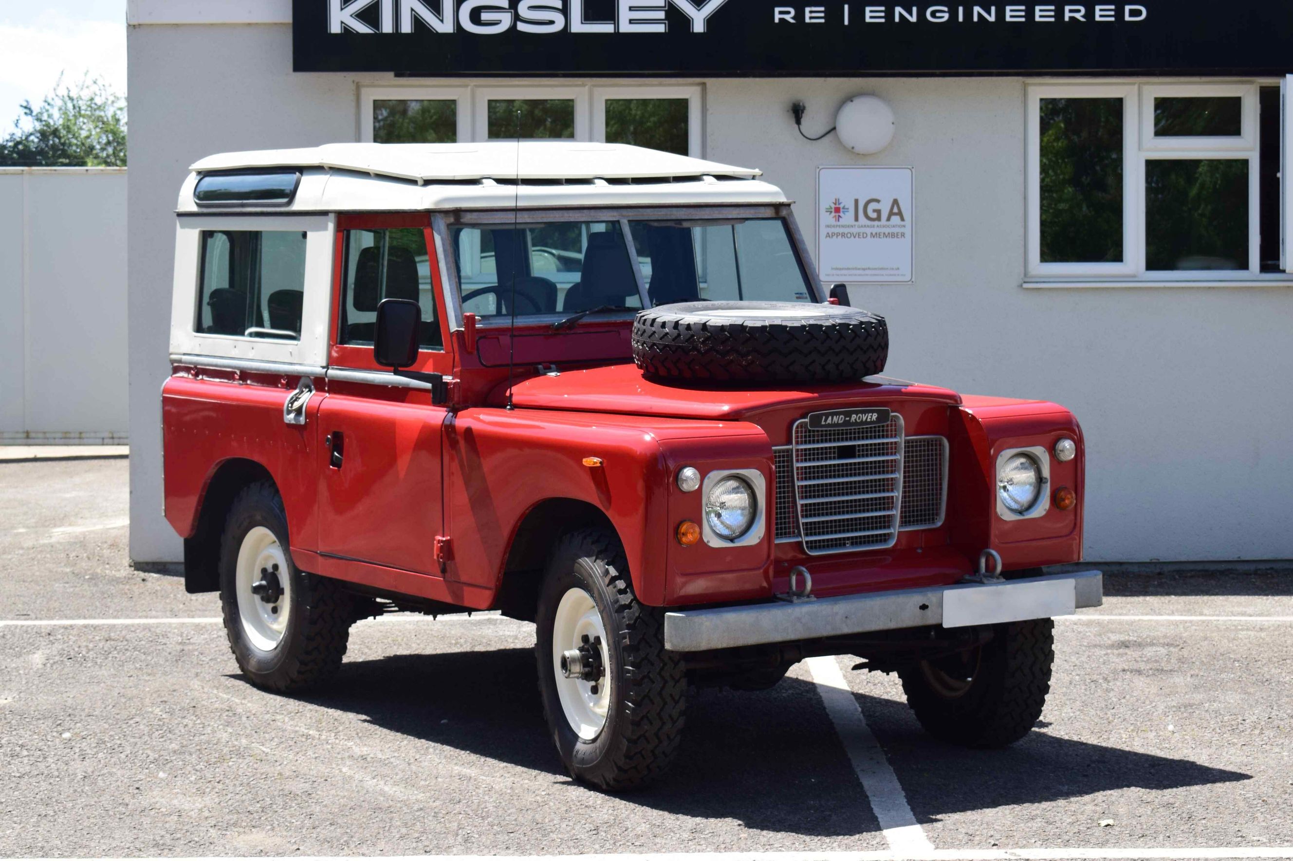 Classic Land Rover 90 and 110 models for sale | Kingsley Defenders